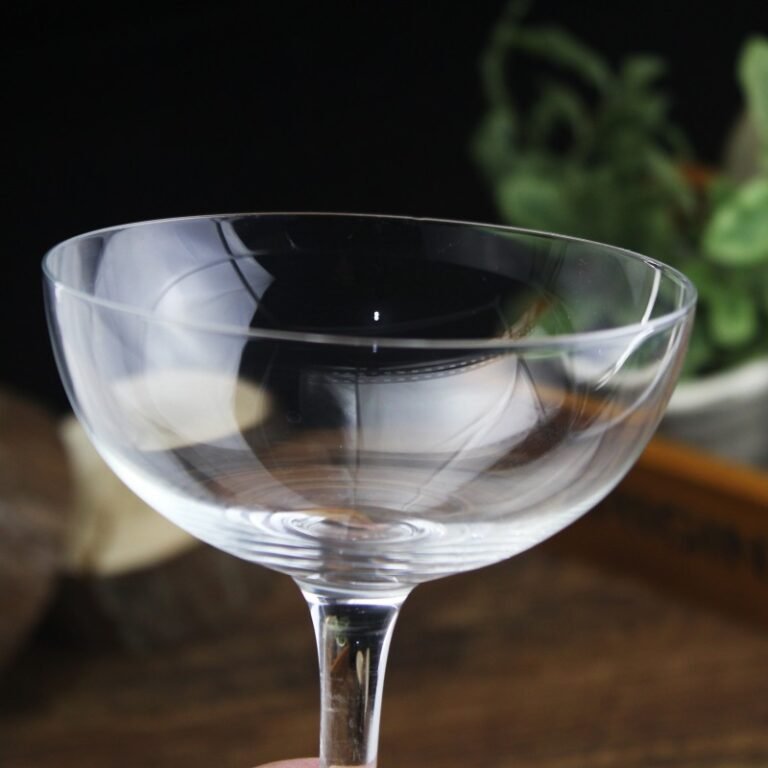 What are coupe cocktail glasses? - DM Glassware